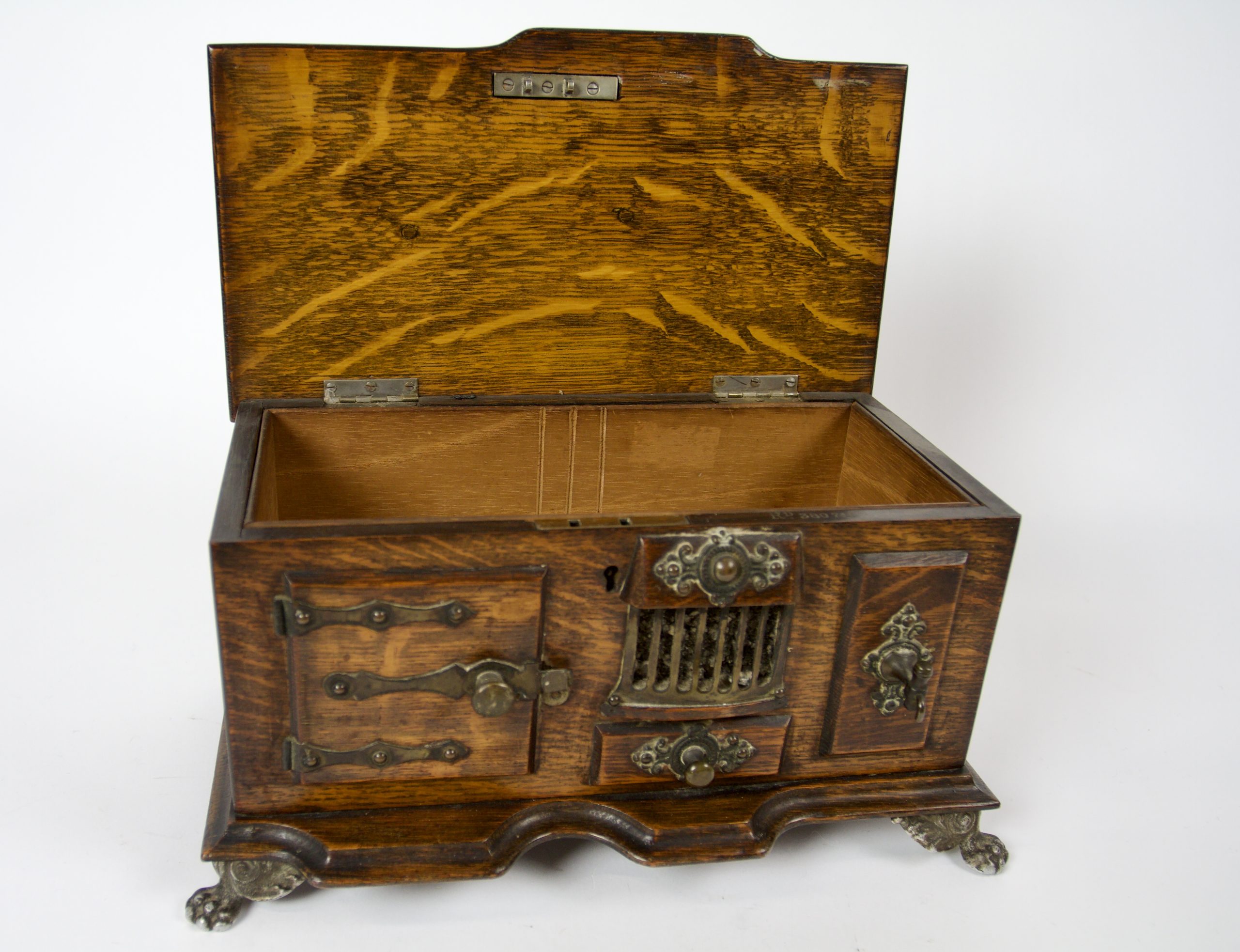 Fine Victorian oak & carved oven range cigar box - Paul Watson Antiques